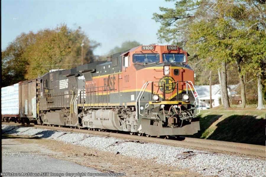 BNSF 1100